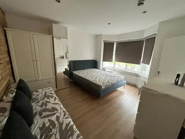 Studio to rent