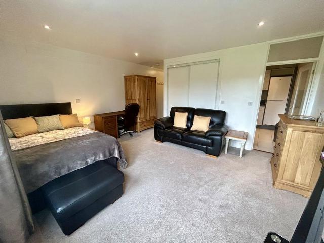 Studio to rent