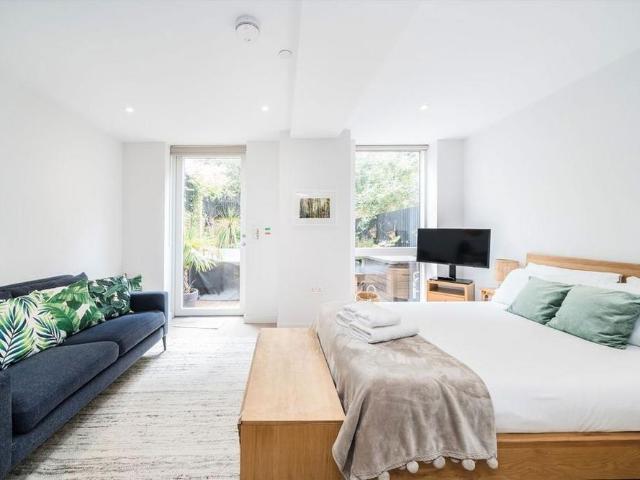 Studio to rent