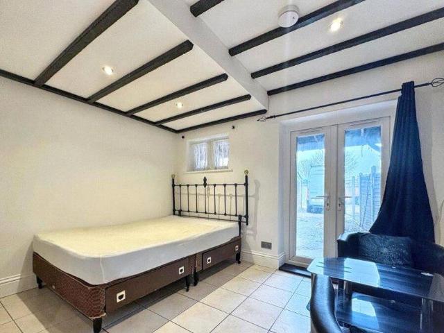 Studio to rent