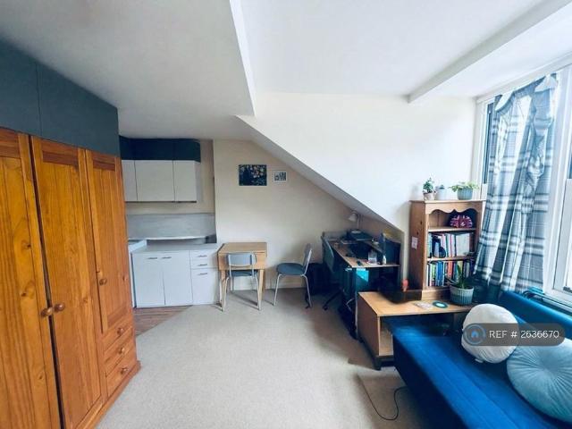1 bedroom in a house share to rent