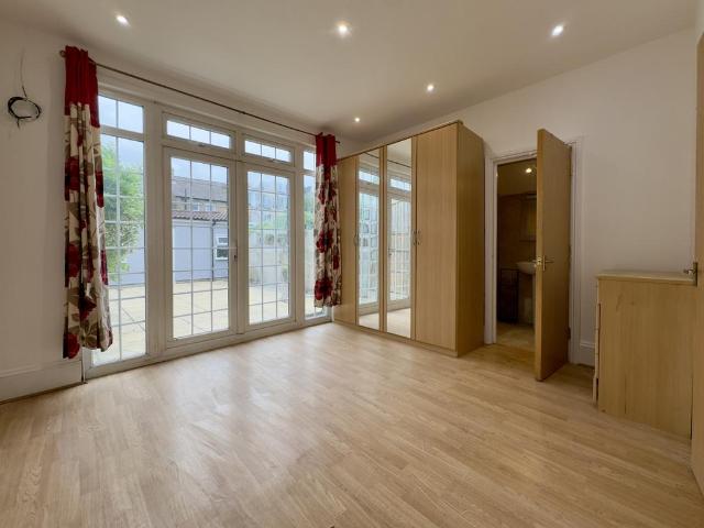 Studio to rent