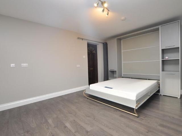 Studio to rent