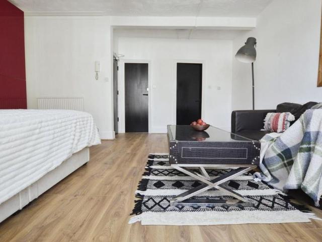 Studio to rent