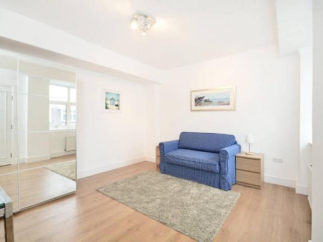 Studio to rent