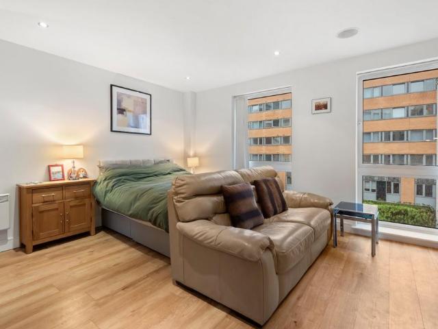 Studio to rent