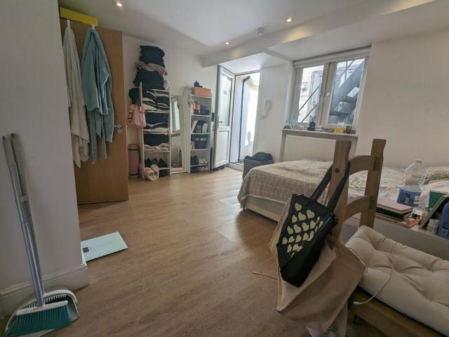 Studio to rent