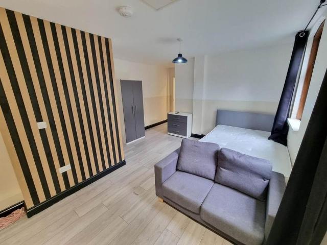 Studio to rent