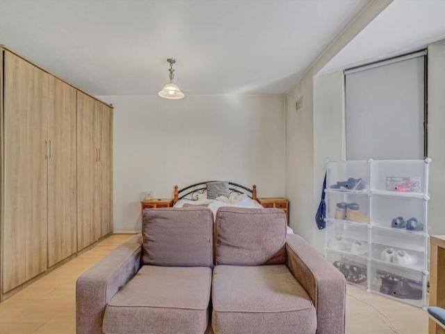 Studio to rent