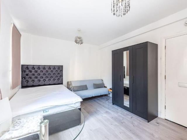 Studio to rent