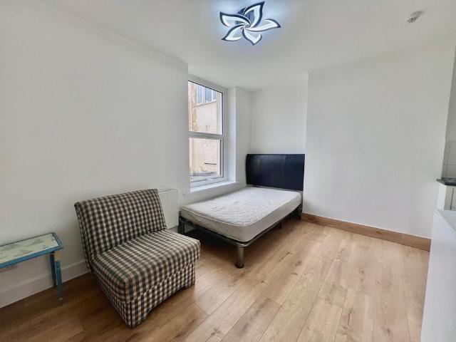 Studio to rent