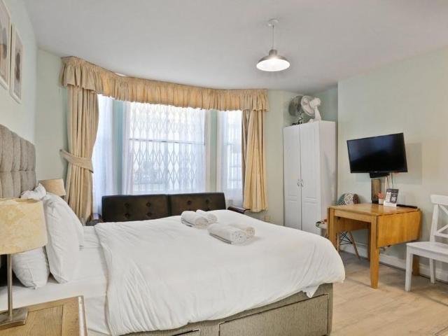 Studio to rent