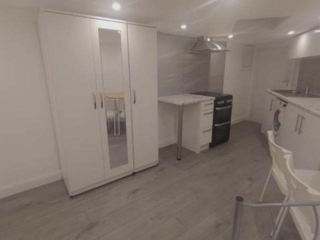 Studio to rent