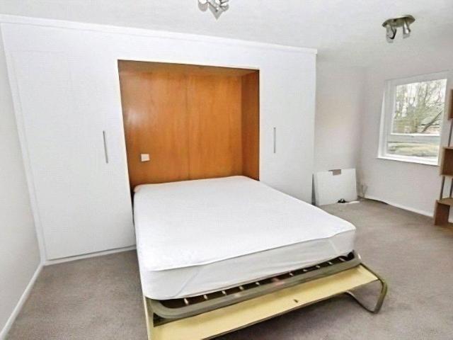 Studio to rent