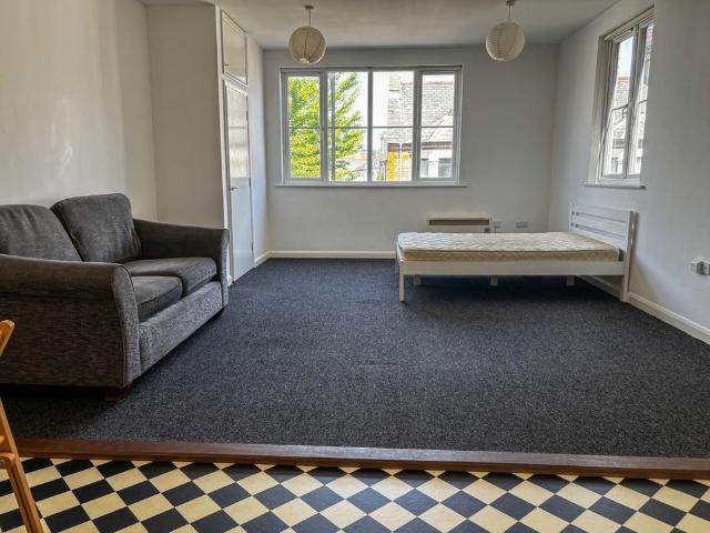 Studio to rent