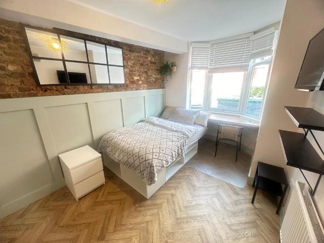 Studio to rent