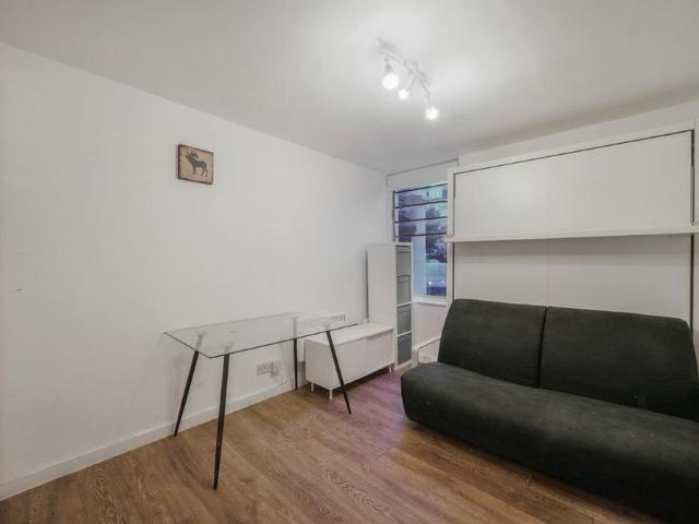 Studio to rent
