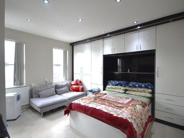 Studio to rent