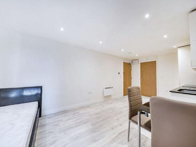 Studio to rent