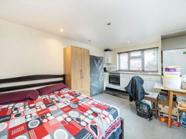 Studio to rent