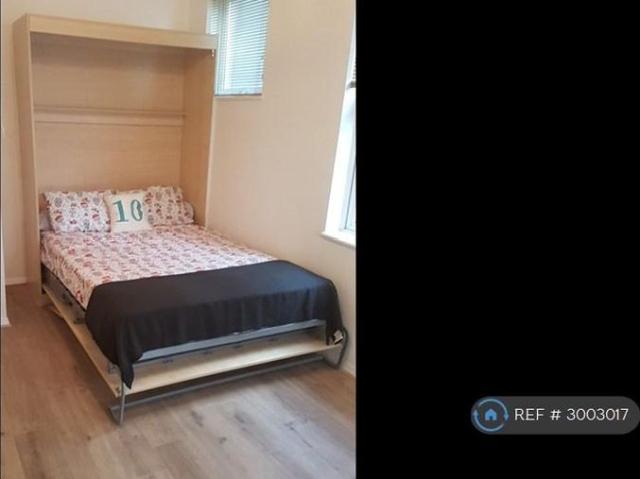 Studio to rent