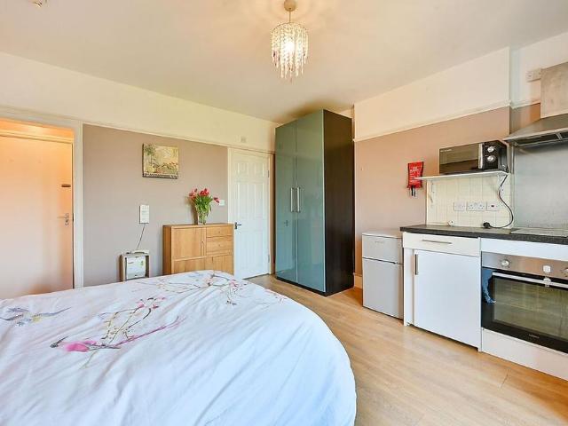 Studio to rent