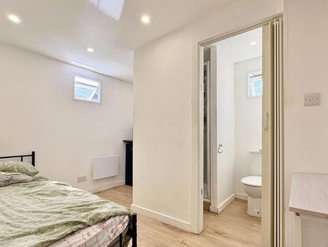 Studio to rent