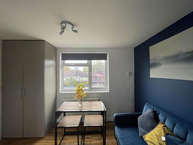 Studio to rent
