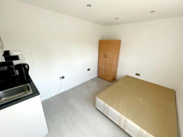 Studio to rent