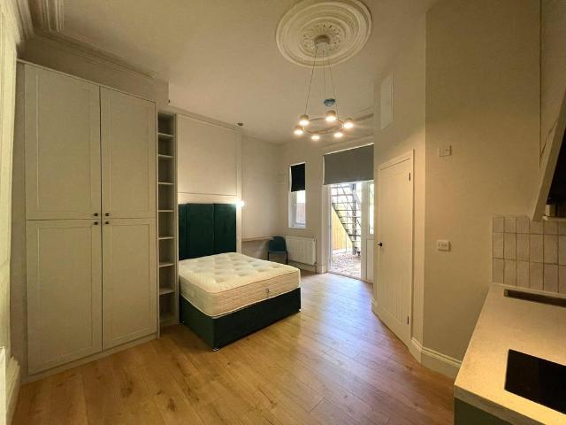 Studio to rent
