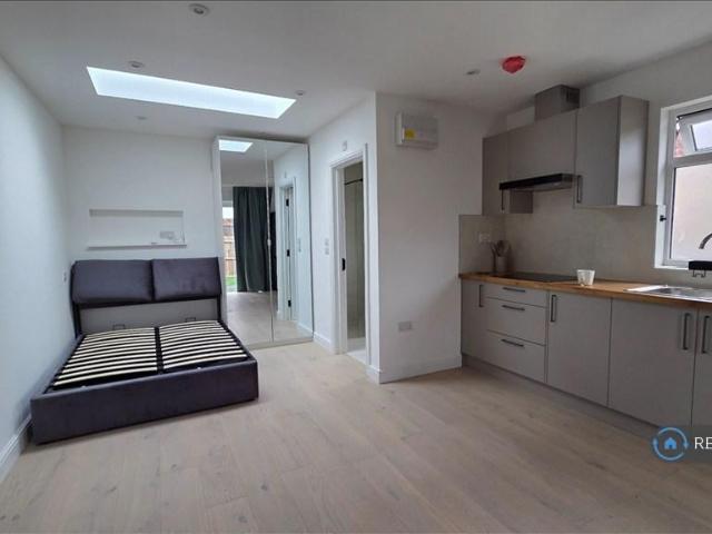 Studio to rent