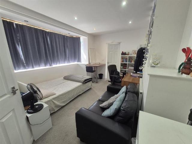 Studio to rent