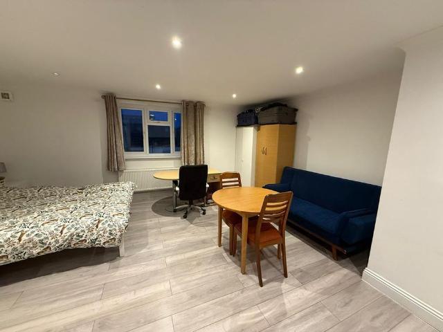 Studio to rent