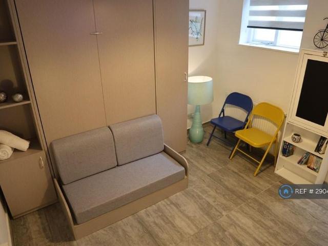 Studio to rent