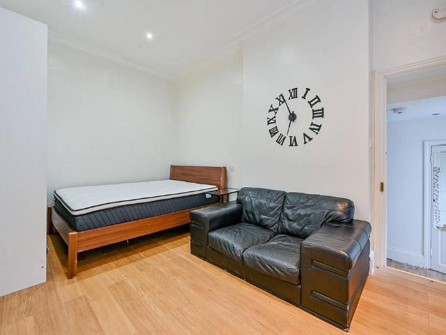 Studio to rent