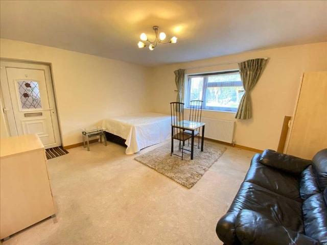 Studio to rent