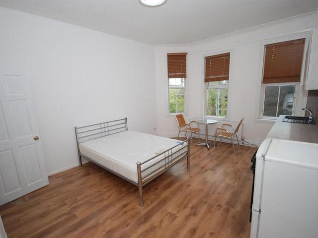 Studio to rent
