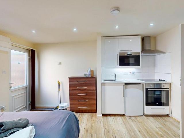 Studio to rent