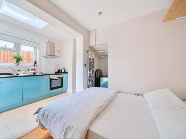 Studio to rent