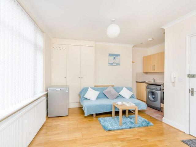 Studio to rent