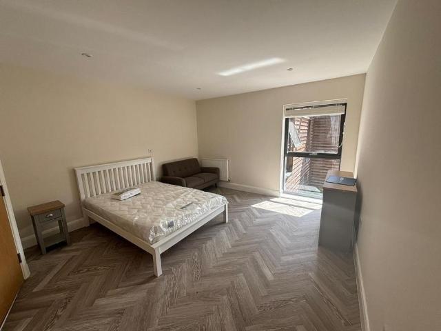Studio to rent