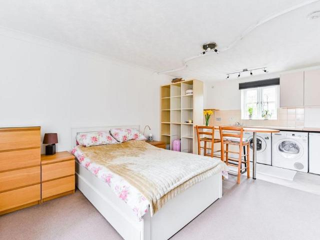 Studio to rent