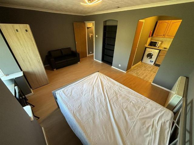 Studio to rent
