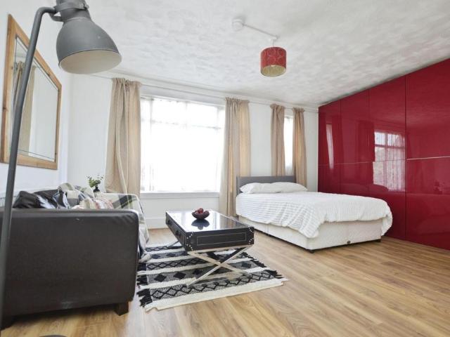 Studio to rent