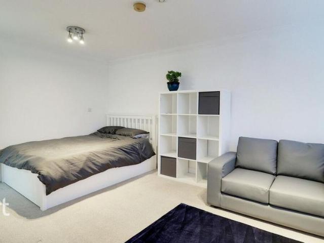 Studio to rent