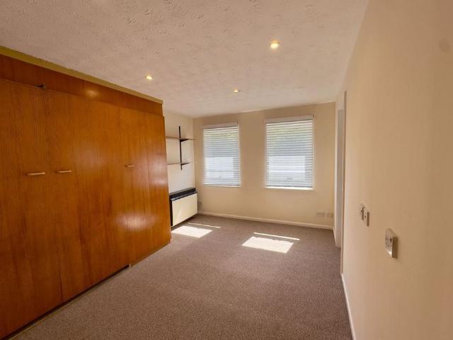 Studio to rent