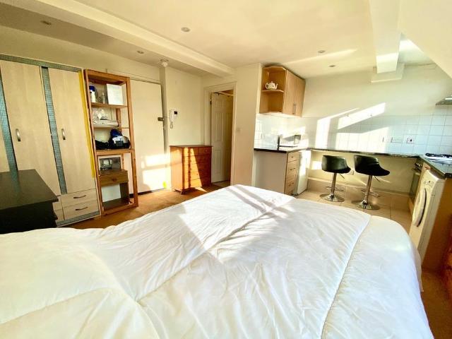 Studio to rent
