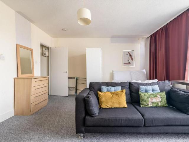 Studio to rent