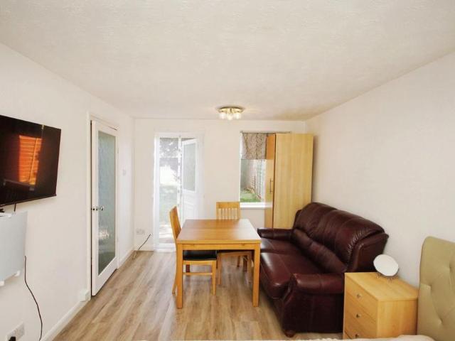 Studio to rent