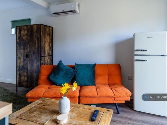 Studio to rent